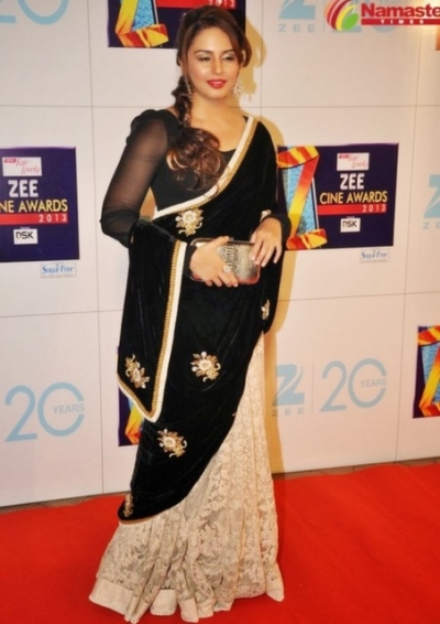Bollywood Style Huma Qureshi Moss Velvet and Net Saree in Black and ...